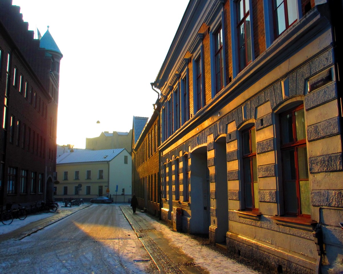 Lens-Artists Photo Challenge #7: Everyday Moments | Leya