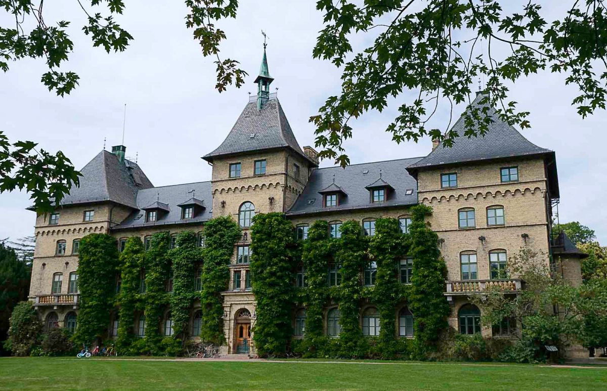 Thursday Thoughts – A short visit to Alnarp Castle and grounds | Leya