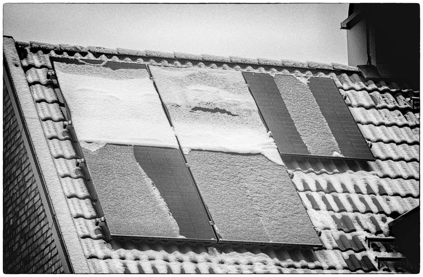Lens-Artists Challenge #381 – Minimalism in B&W Photography | Leya